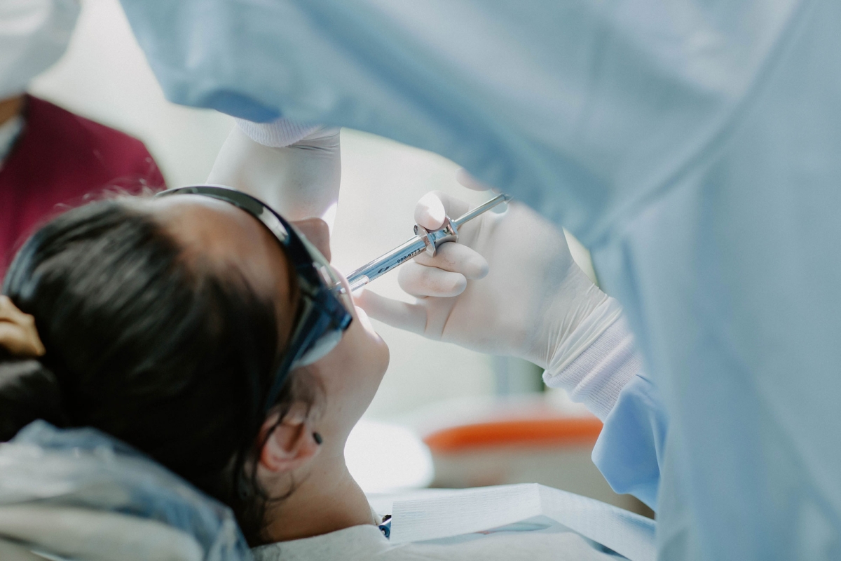 TOOTH NUMBING AS AN ARTFORM – An Interview with Kat Levien ...